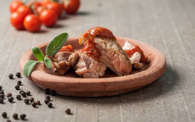 Pollo troceado con tomate | Recetas Gallina Blanca