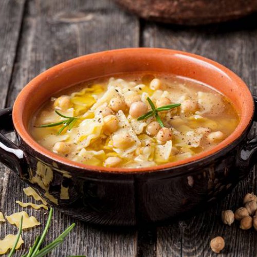Caldo con garbanzo y pasta | Recetas Gallina Blanca