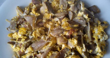 revuelto de setas, sucedáneo de angulas y gambas | Recetas Gallina Blanca